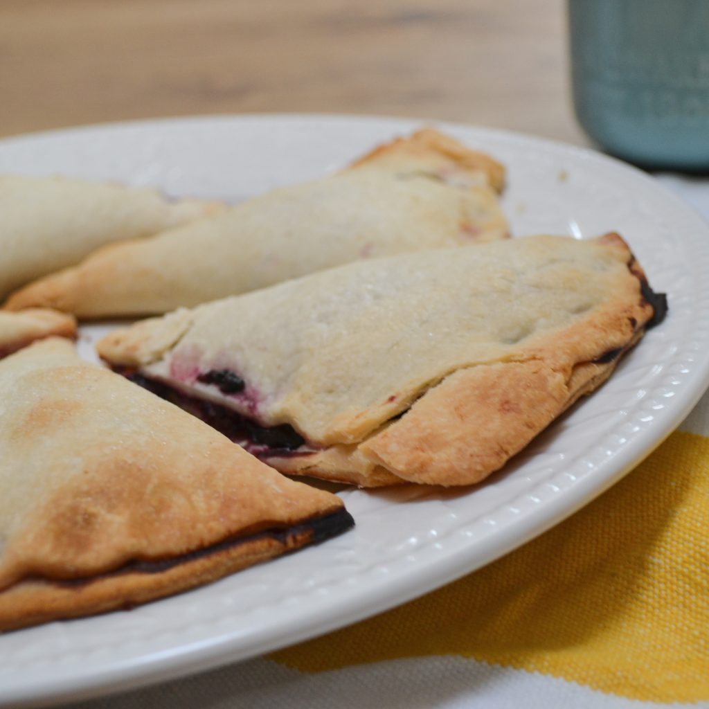 Quick and Easy Mini Blackberry Pies – Love, Tabitha